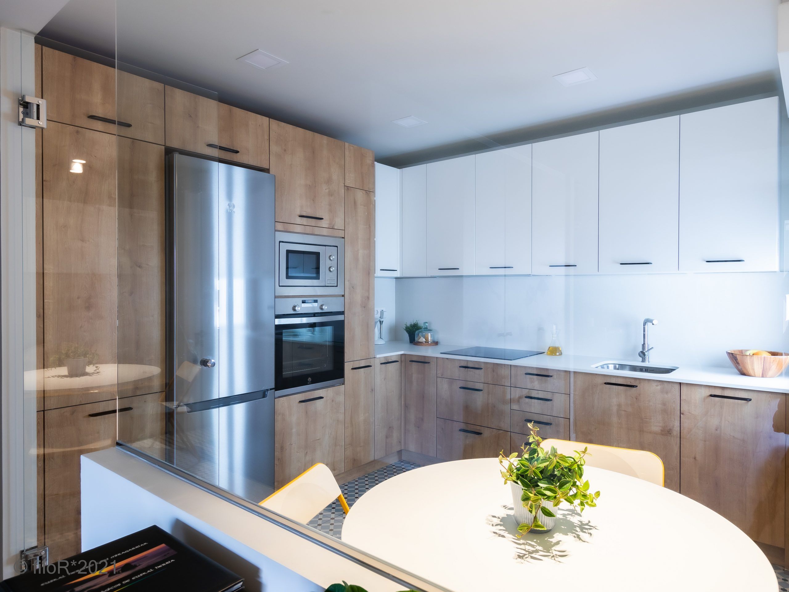 UNA COCINA MUY ACOGEDORA CON OFFICE - Personalkitchen cocinas